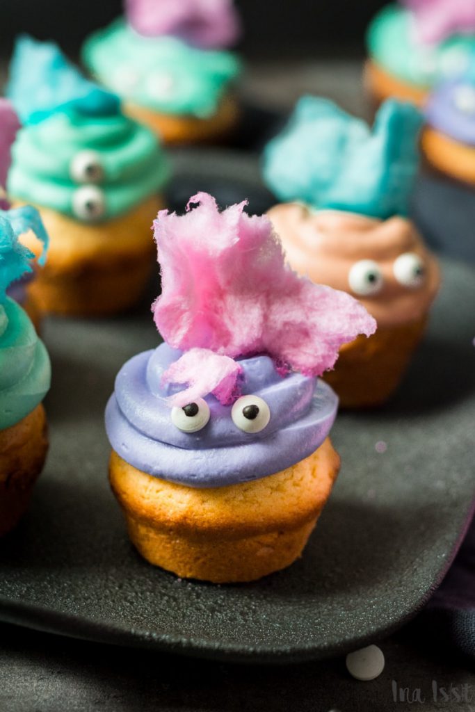 Halloween Monster Muffins mit Zuckerwatte - Ina Isst