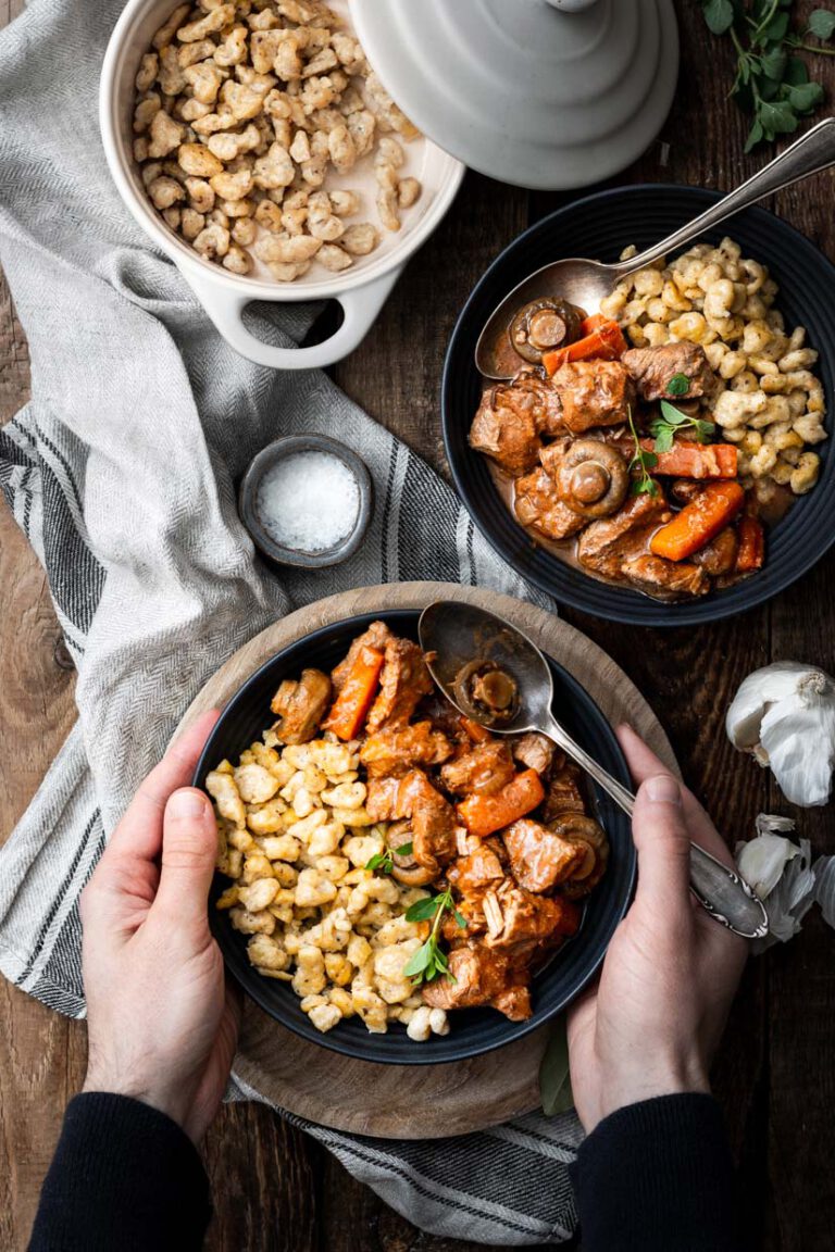Französisches Kalbsragout mit Nussspätzle - Ina Isst