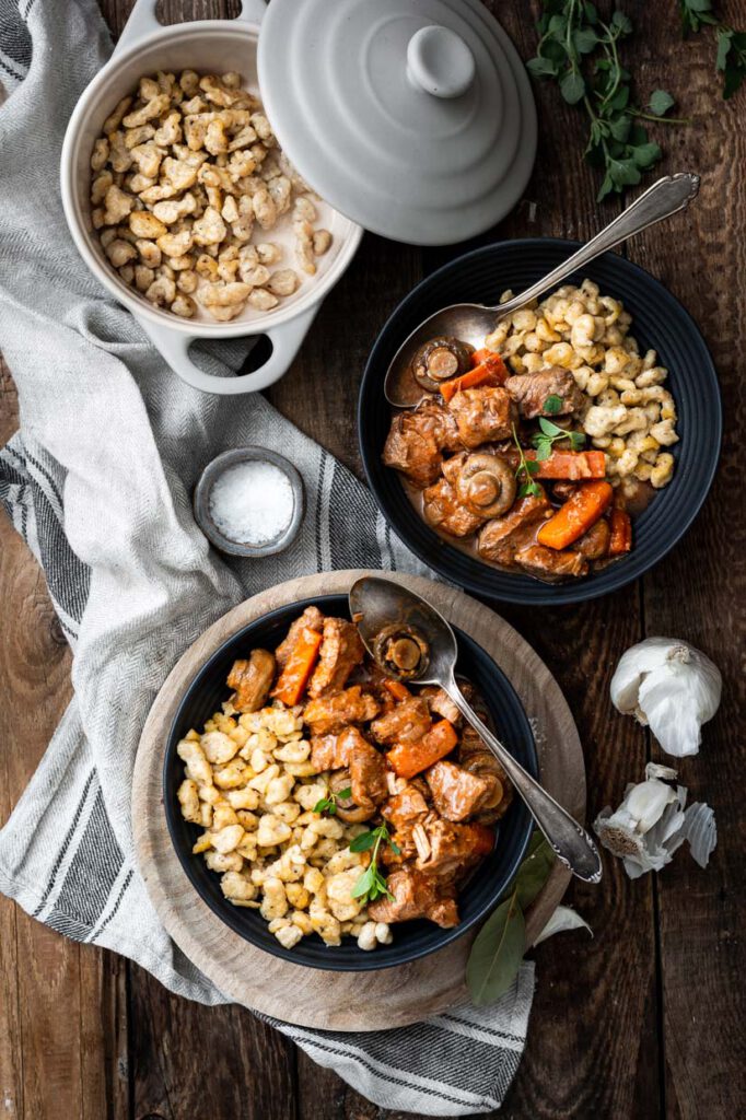 Französisches Kalbsragout mit Nussspätzle - Ina Isst