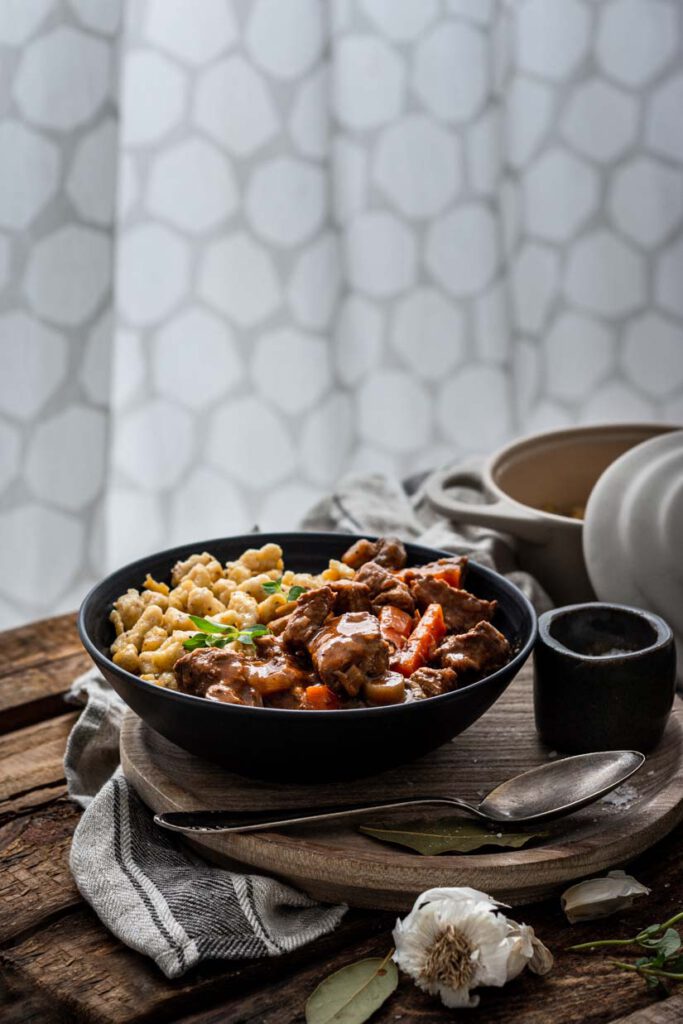 Französisches Kalbsragout mit Nussspätzle - Ina Isst